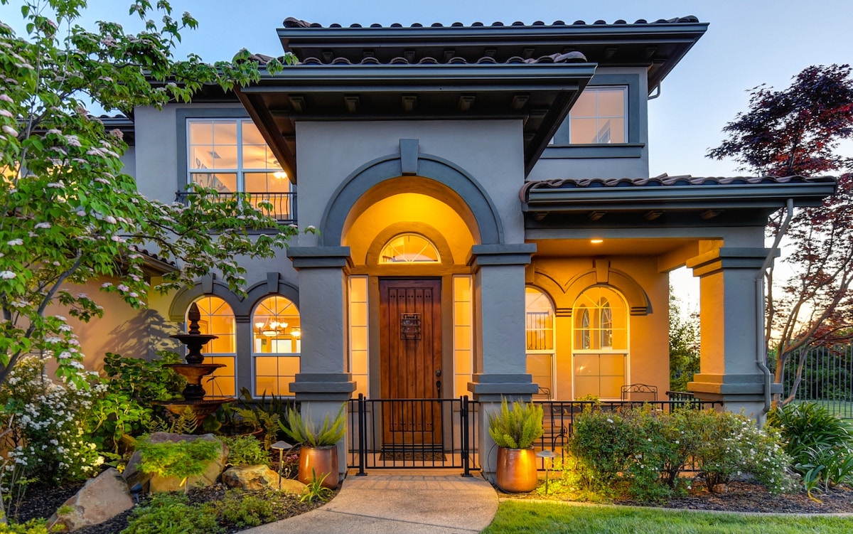 9 Best Exterior Paints for Wood – [Sep 2024 Edition]